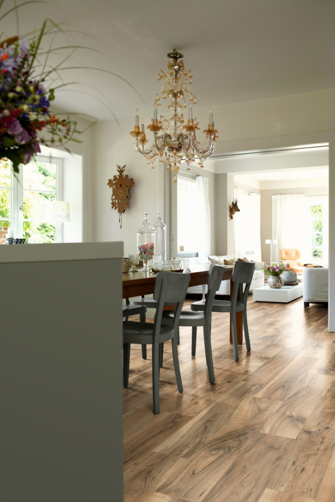 Parchet Laminat Egger Nuc Perganti maro EL1071 8mm